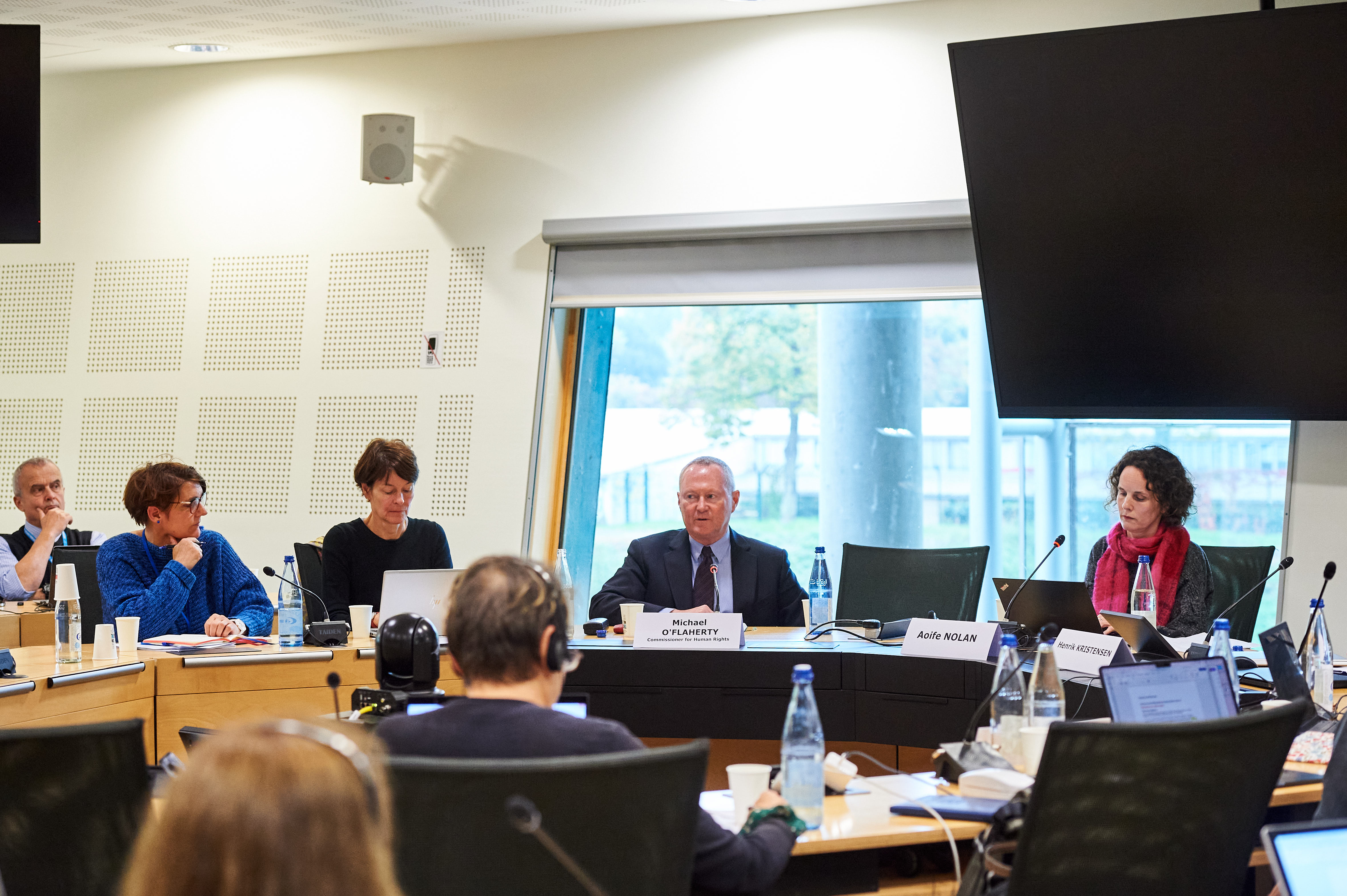 The Committee of Social Rights exchanges views with the Commissioner ...
