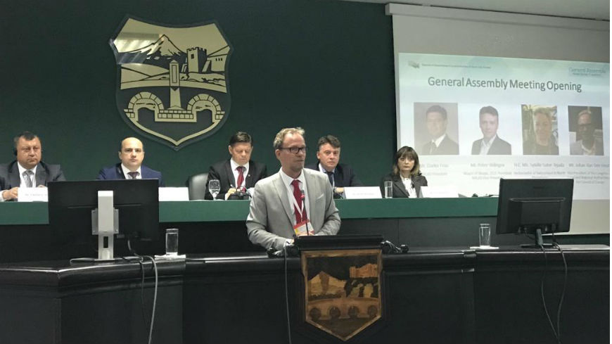 Johan VAN DEN HOUT: "Strengthening local self-government to stimulate ...