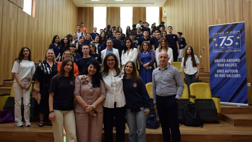Informative and educational meeting with the students of Sami Frashëri ...